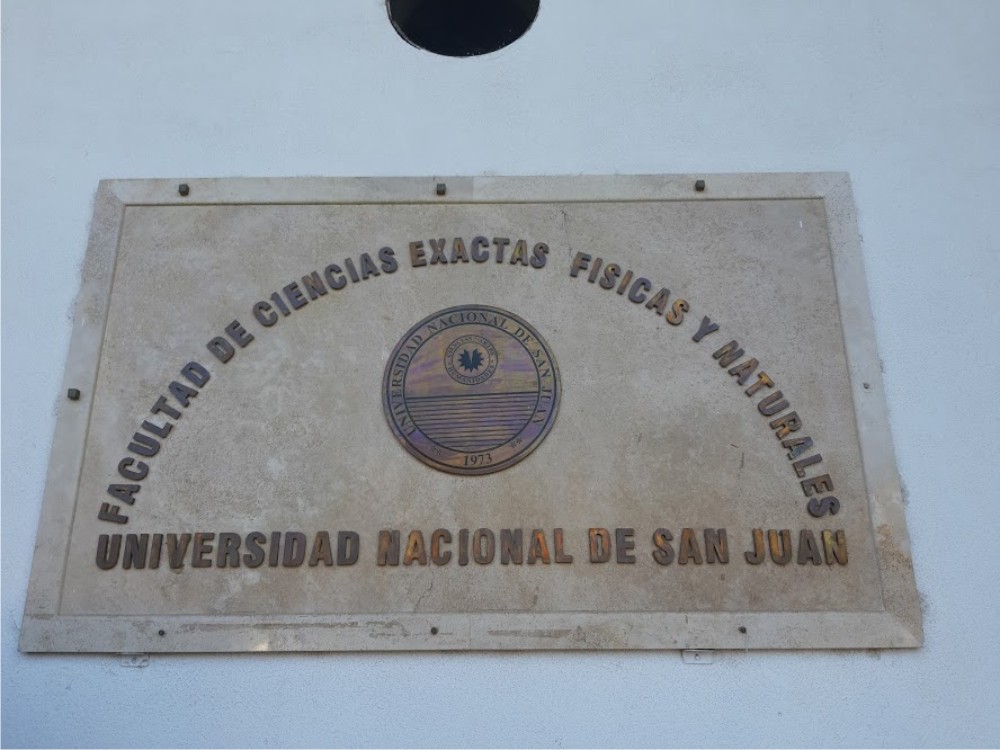 Curso de ingreso de la FCEFN de la UNSJ en forma virtual - Voces Paralelas